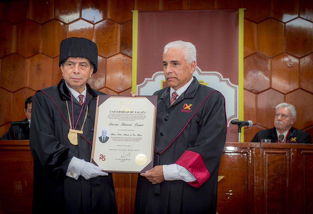 Doctorado Honoris Causa a Héctor Montes de Oca - Plumas libres Doctorado Honoris Causa a Héctor Montes de Oca - Plumas libres